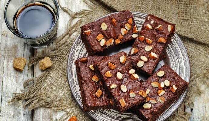 Najbolji brauni bez brašna sa kafom po receptu Džejmija Olivera | Stvar ...