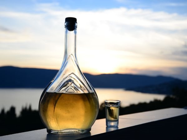 MEDOVAČA KAO LEK: Kako napraviti domaću rakiju od meda | Stvar ukusa