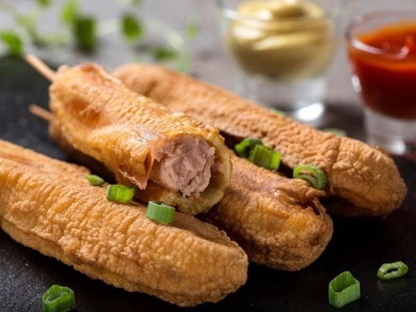 DORUČAK KOJI SVI VOLE: Preukusne pohovane viršle u kukuruznom grizu ...