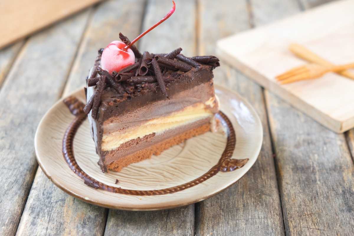 Kremasta torta sa dva fila bez pečenja spremna za 15 minuta (VIDEO ...