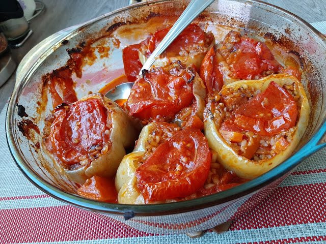 Posni ručak za celu porodicu: Hilandarske punjene paprike (VIDEO ...