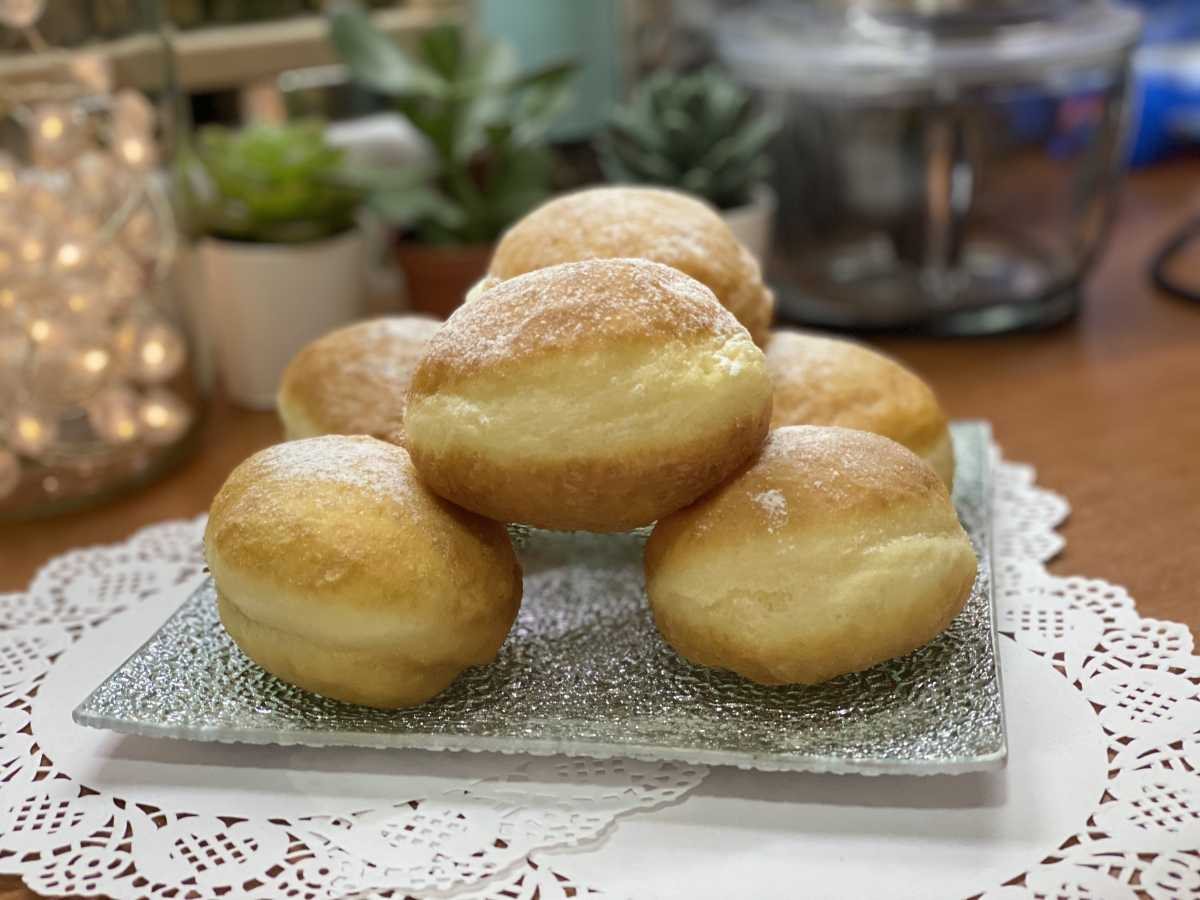 Savršen početak dana: Recept za mekane i vazdušaste DOMAĆE KROFNE koje uspevaju i početnicima u ...