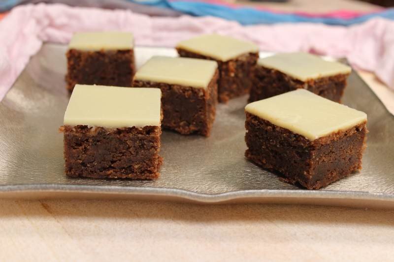 Sočan i JEFTIN kolač BEZ JAJA: Vikend poslastica prelivena crnom ili ...