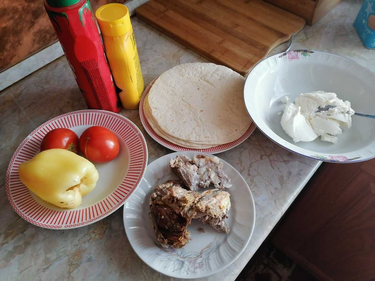 PREDJELO ILI VEČERA: Tortilja sa belim mesom, pavlakom i paradajzom ...