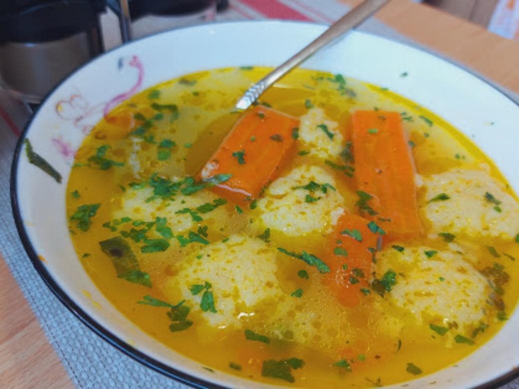 NAJBOLJA DOMAĆA SUPA SA PILEĆIM KRILCIMA: Provereni recept iz bakinog ...