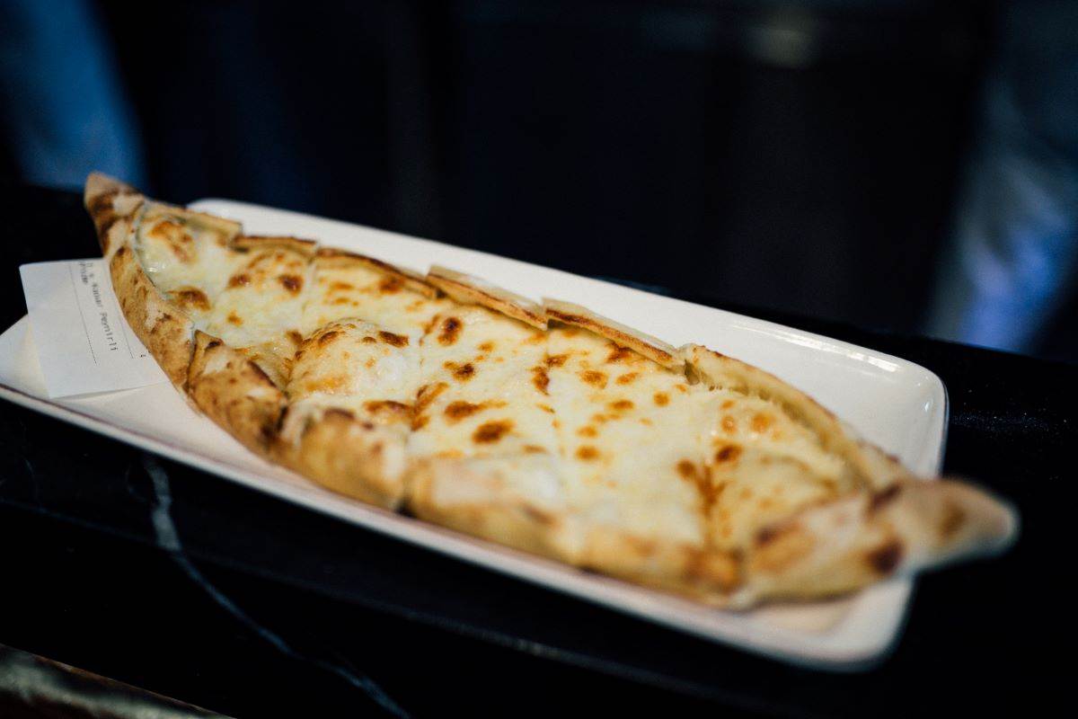 Tradicionalno tursko pecivo sa sirom recept | Stvar ukusa