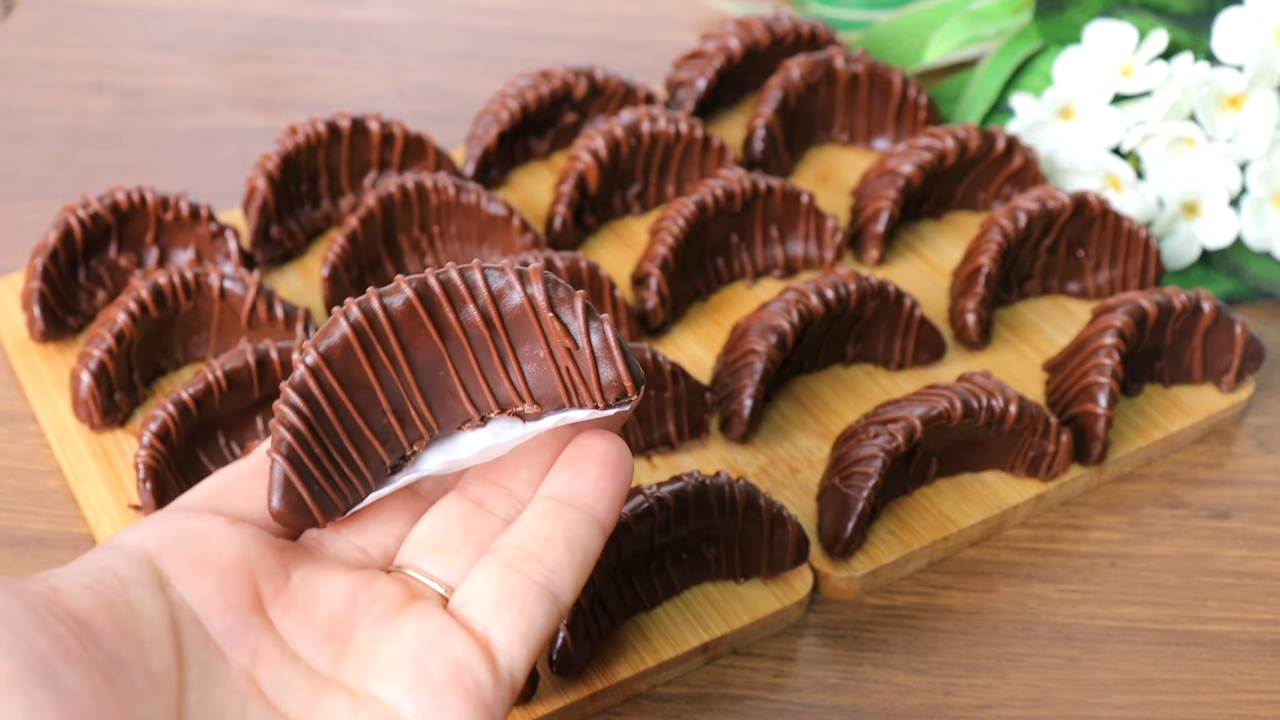 Recept za sitne polumesec kolače od suvog voća i čokolade | Stvar ukusa