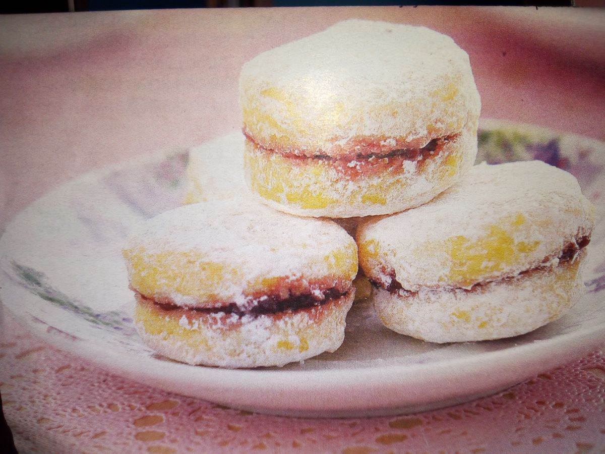 Posne vanilice sa džemom od šljiva recept | Stvar ukusa