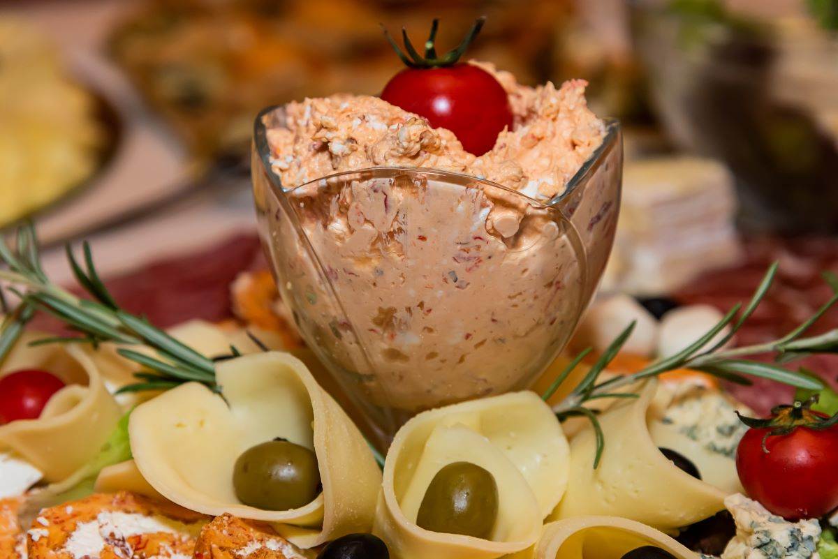 Urnebes salata recept | Stvar ukusa