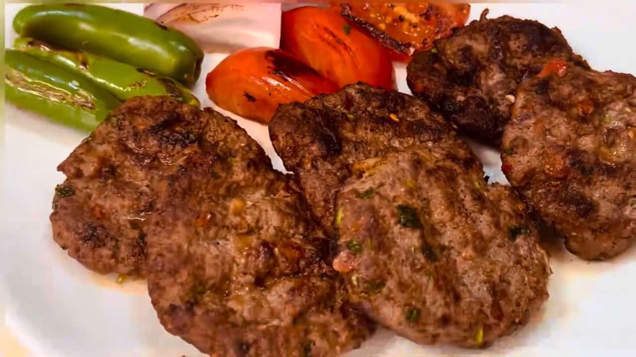 Faširane šnicle sa dva pikantna sosa recept | Stvar ukusa