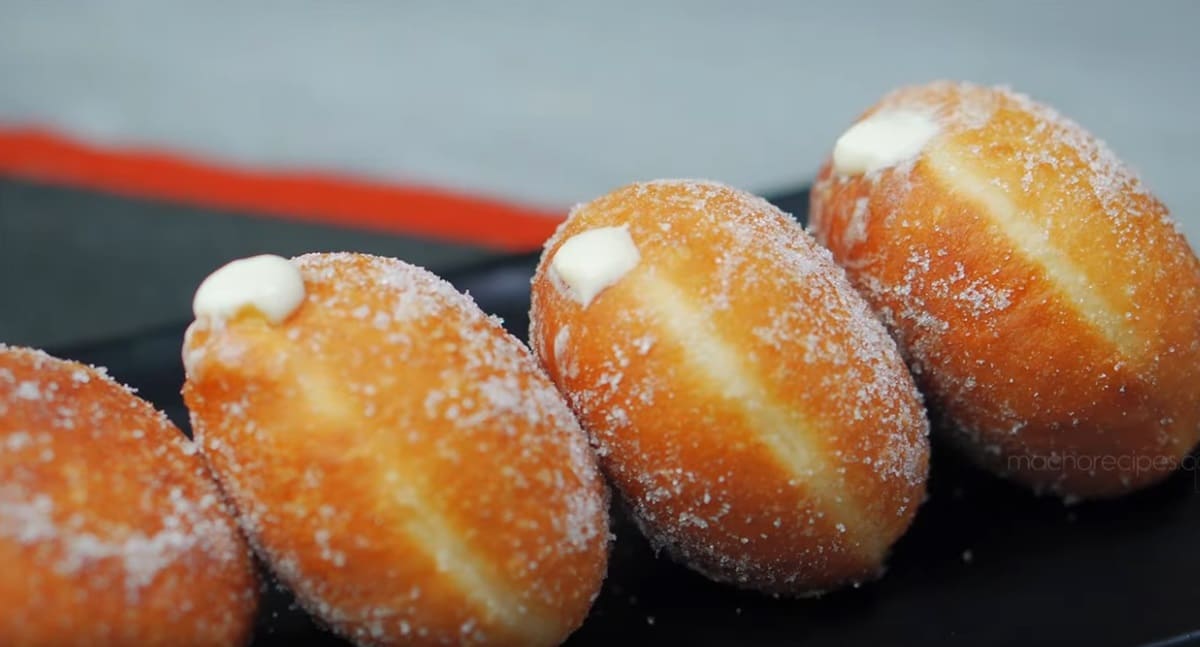 Vazdušaste krofne punjene mlečnim kremom recept | Stvar ukusa