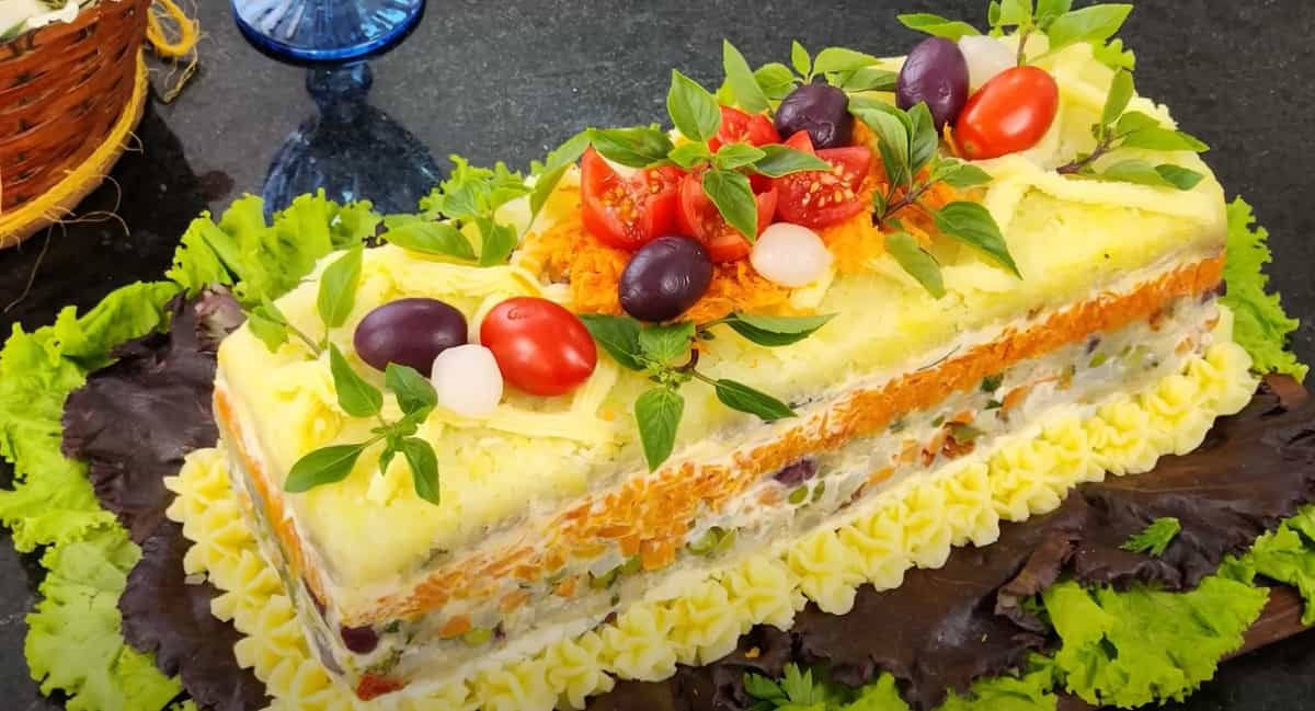 Svečana salata sa ribom i kuvanim jajima recept | Stvar ukusa