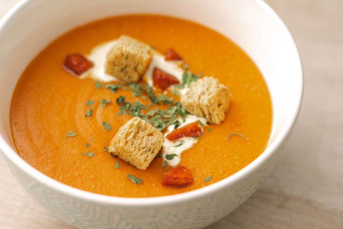 Recept za potaž od pečene crvene paprike sa hrskavim krutonima | Stvar ...