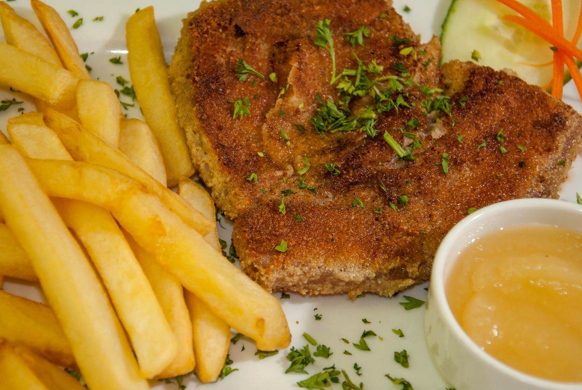 Recept za teleće šnicle sa puterom i remuladom od jabuka | Stvar ukusa