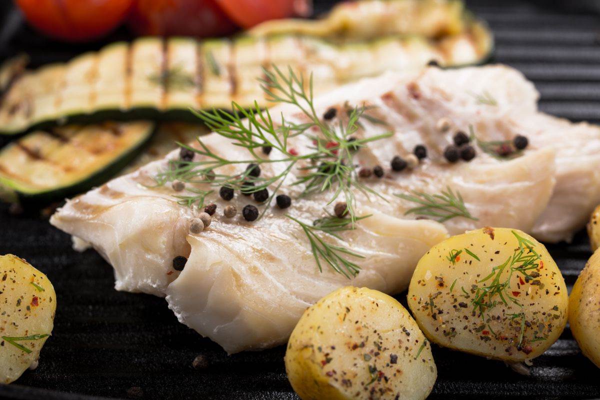 Recept za filete oslića sa mladim krompirom i listovima nane | Stvar ukusa