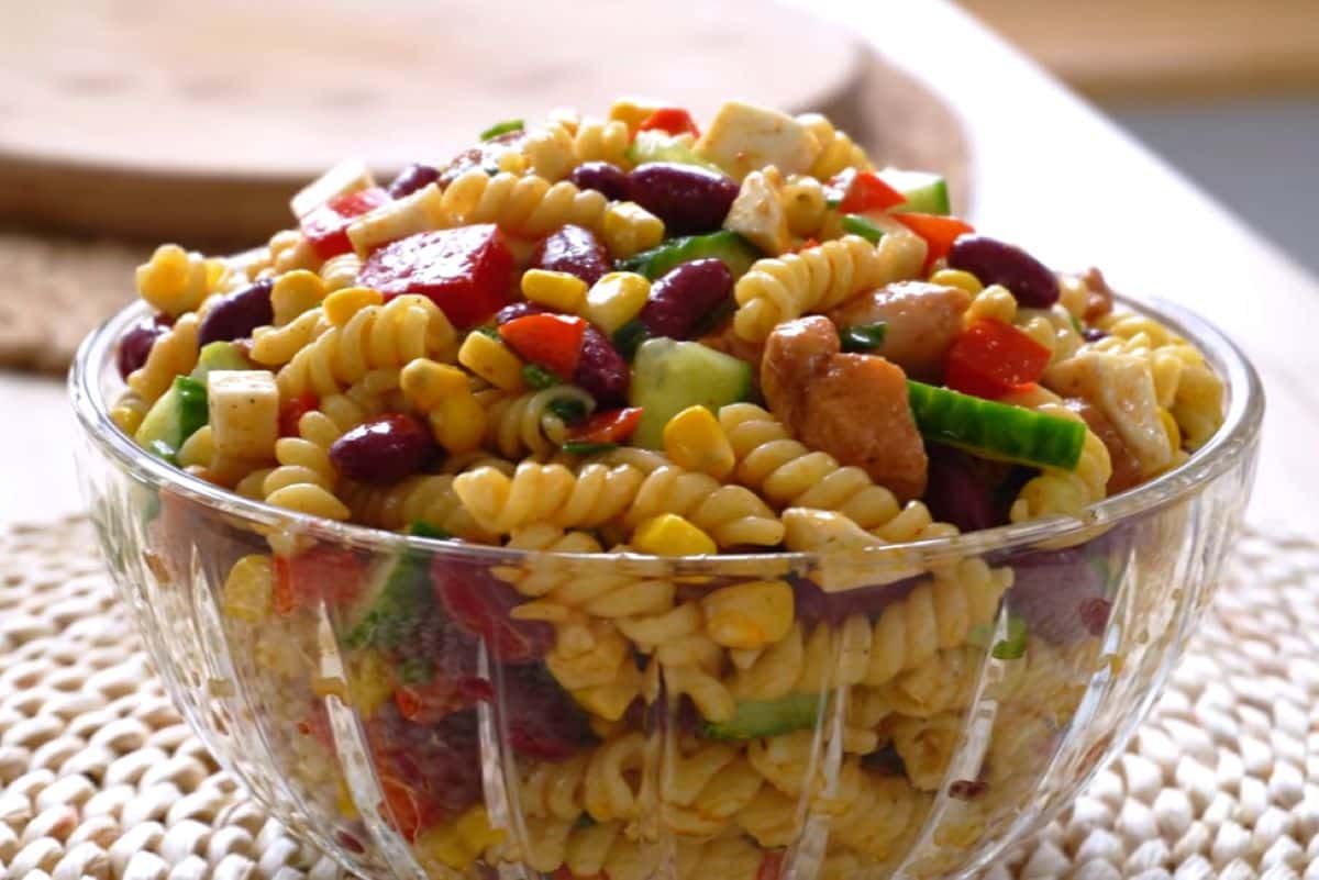 Recept za obrok salatu sa makaronama i belim mesom | Stvar ukusa