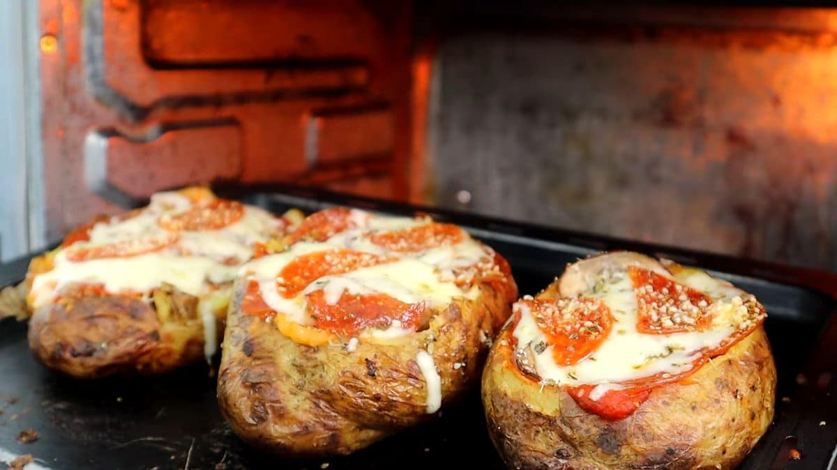 Recept za pečeni krompir punjen pica nadevom | Stvar ukusa