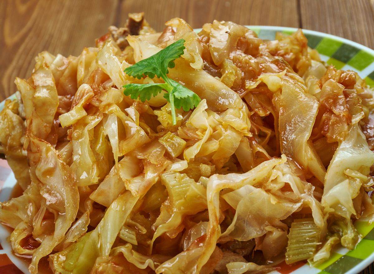 Recept za sladak kupus sa piletinom i pelatom | Stvar ukusa