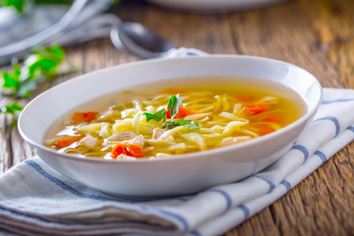 Recept za pileću supu sa domaćim rezancima | Stvar ukusa