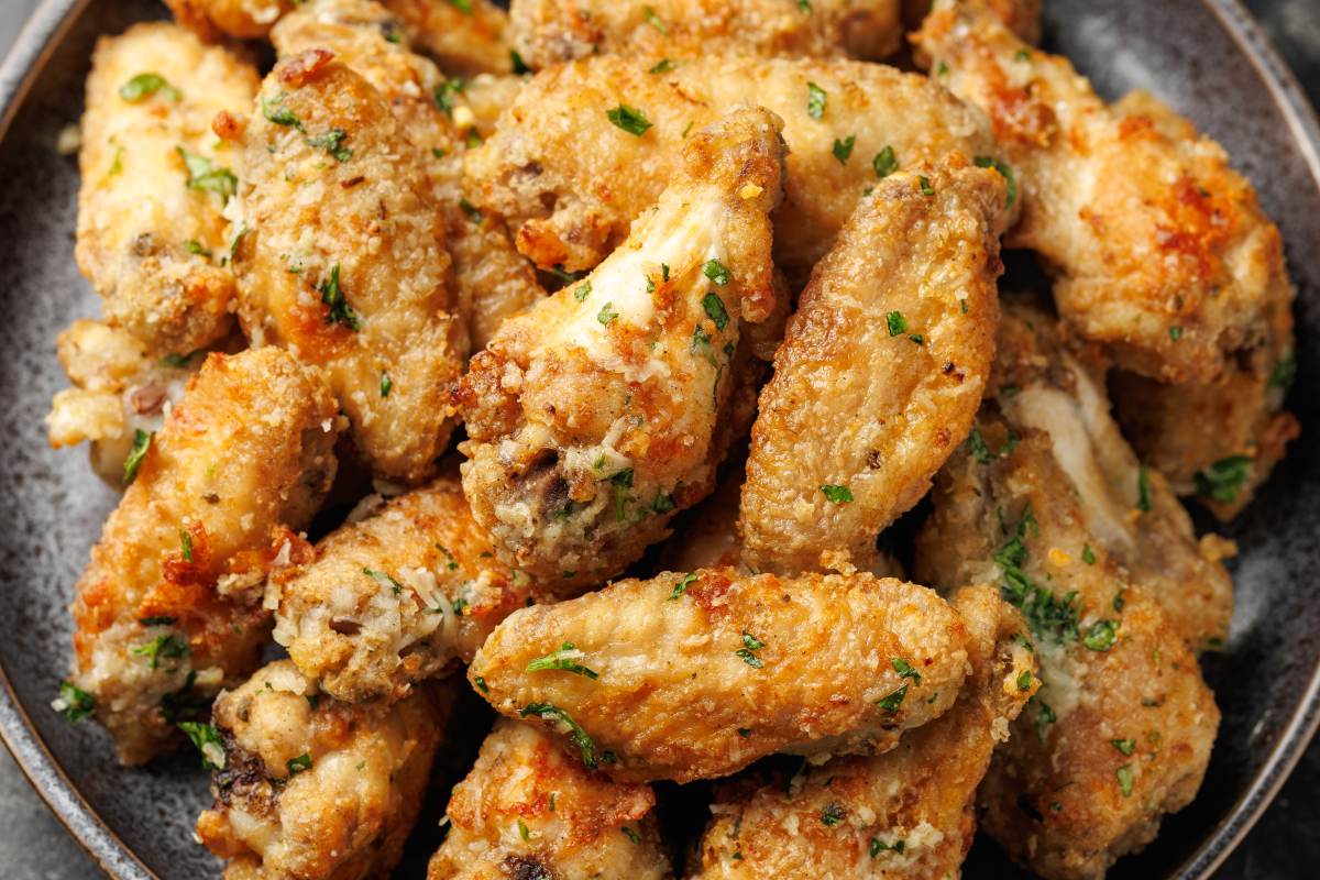 Recept za pileća krilca sa belim lukom i parmezanom | Stvar ukusa