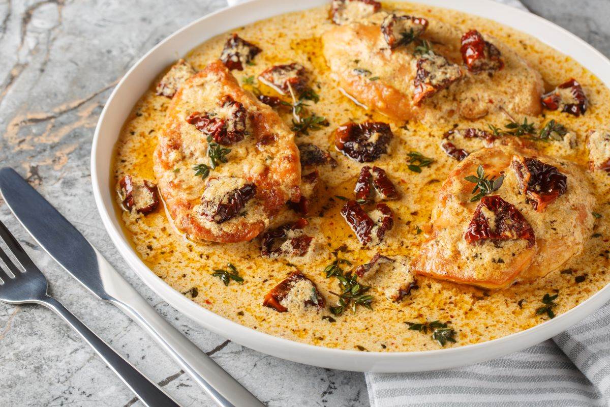Recept za pohovanu piletinu u sosu od pavlake | Stvar ukusa