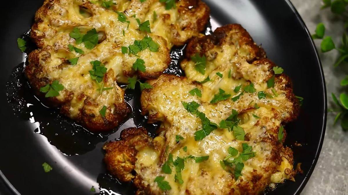 Recept za hrskave šnicle od karfiola sa topljenim sirom iz rerne ...