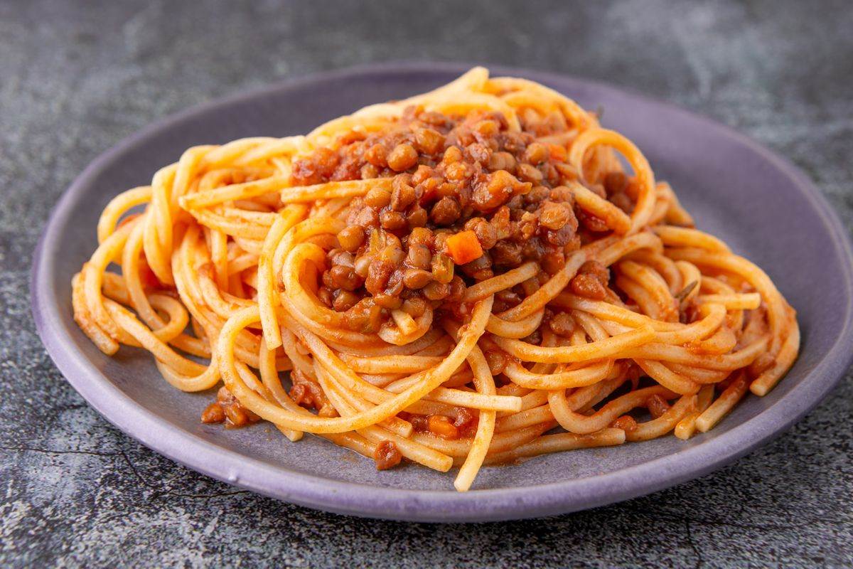 Recept za posnu bolonjeze pastu sa sočivom i orasima | Stvar ukusa