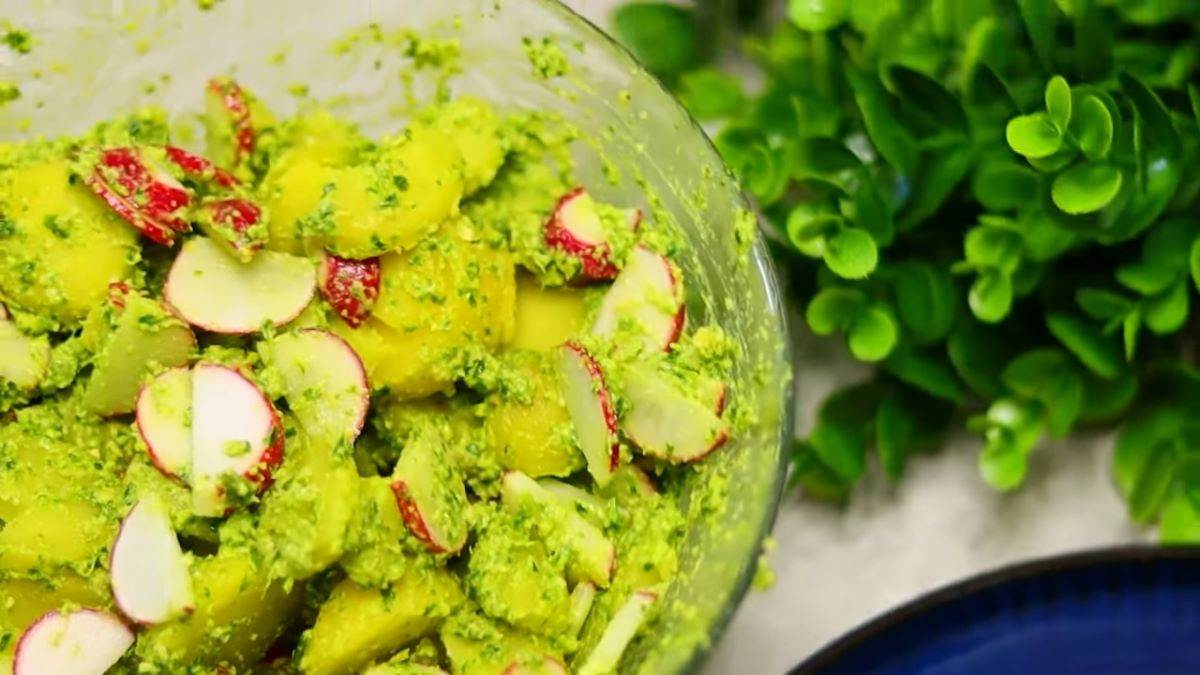 Recept za krompir salatu sa domaćim pesto sosom koja najbolje ide uz ...