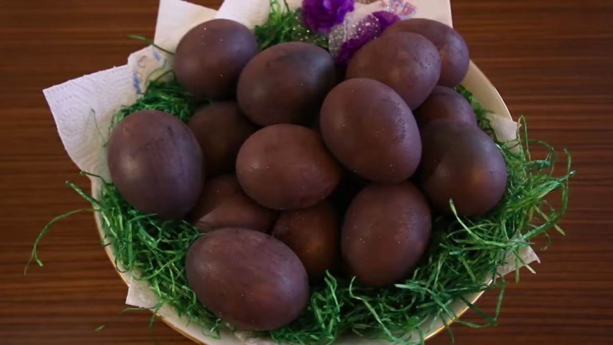 Farbanje jaja za Uskrs u crnom vinu | Stvar ukusa