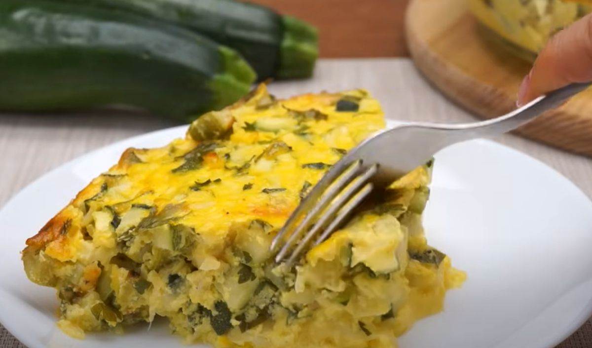 Recept za kaserolu od tikvica i kisele pavlake sa začinskim biljem ...