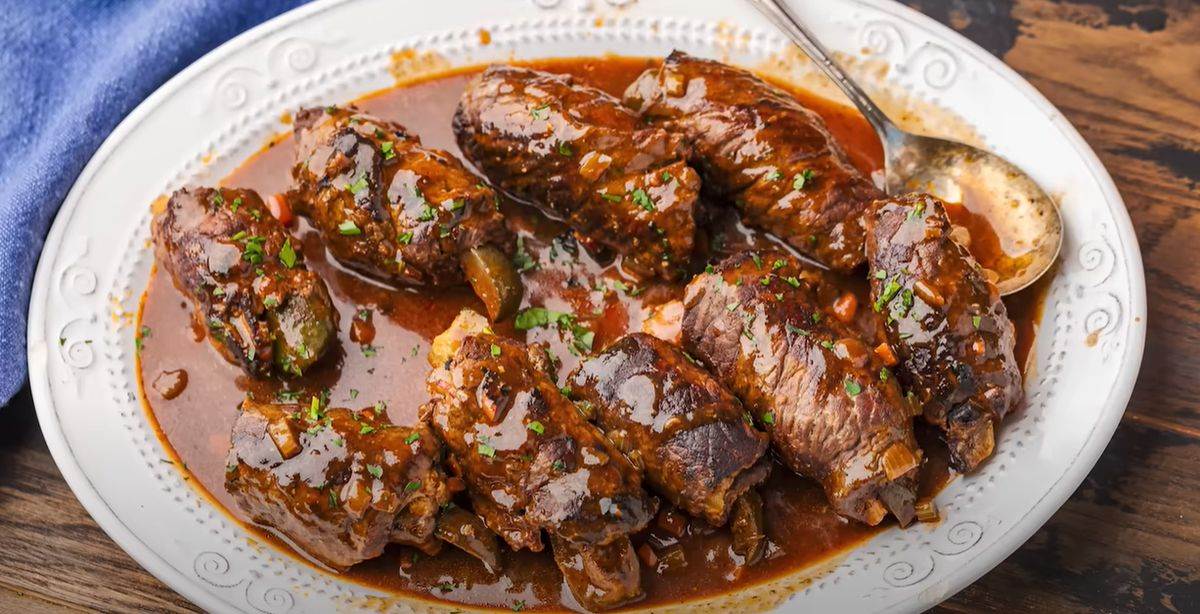 Recept za goveđi rolat u paradajz sosu sa vinom | Stvar ukusa