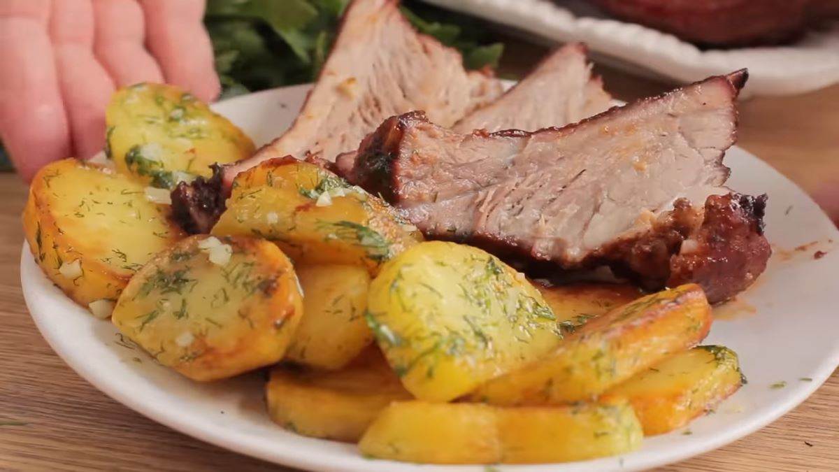 Recept za svečana svinjska rebarca sa krompirom | Stvar ukusa