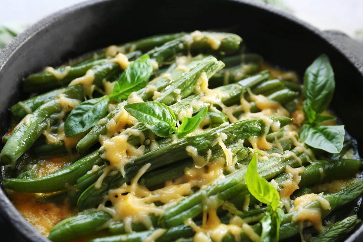 Recept za zelenu boraniju zapečenu sa sirom i pavlakom | Stvar ukusa