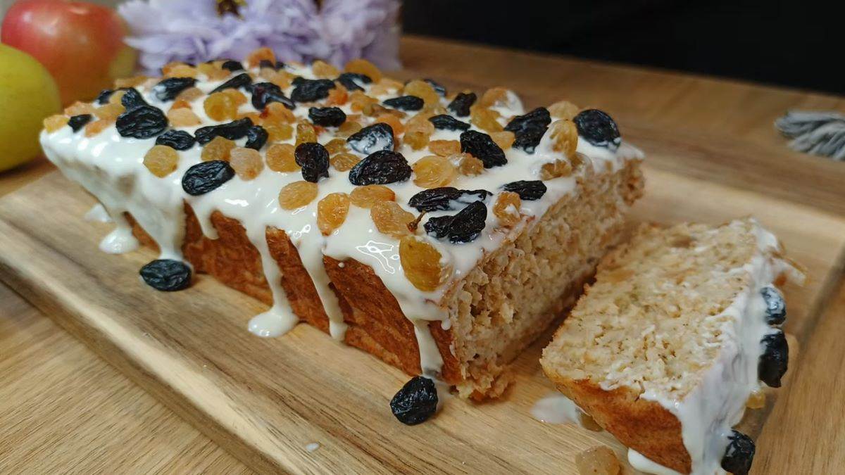 Recept za voćni kolač sa ovsenim pahuljicama, jabukama i suvim grožđem ...