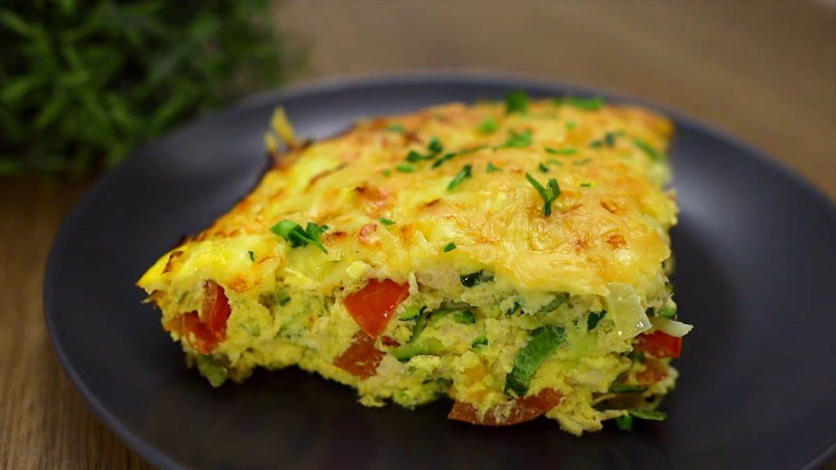 Recept za pitu bez kora sa piletinom i tikvicama | Stvar ukusa