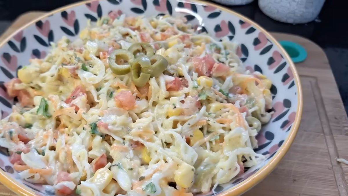 Šarena obrok salata sa kupusom i sosom od majoneza i limuna | Stvar ukusa