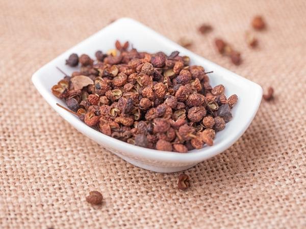 Sečuanski biber - čisti creva, suzbija celulit, podstiče mršavljenje ...